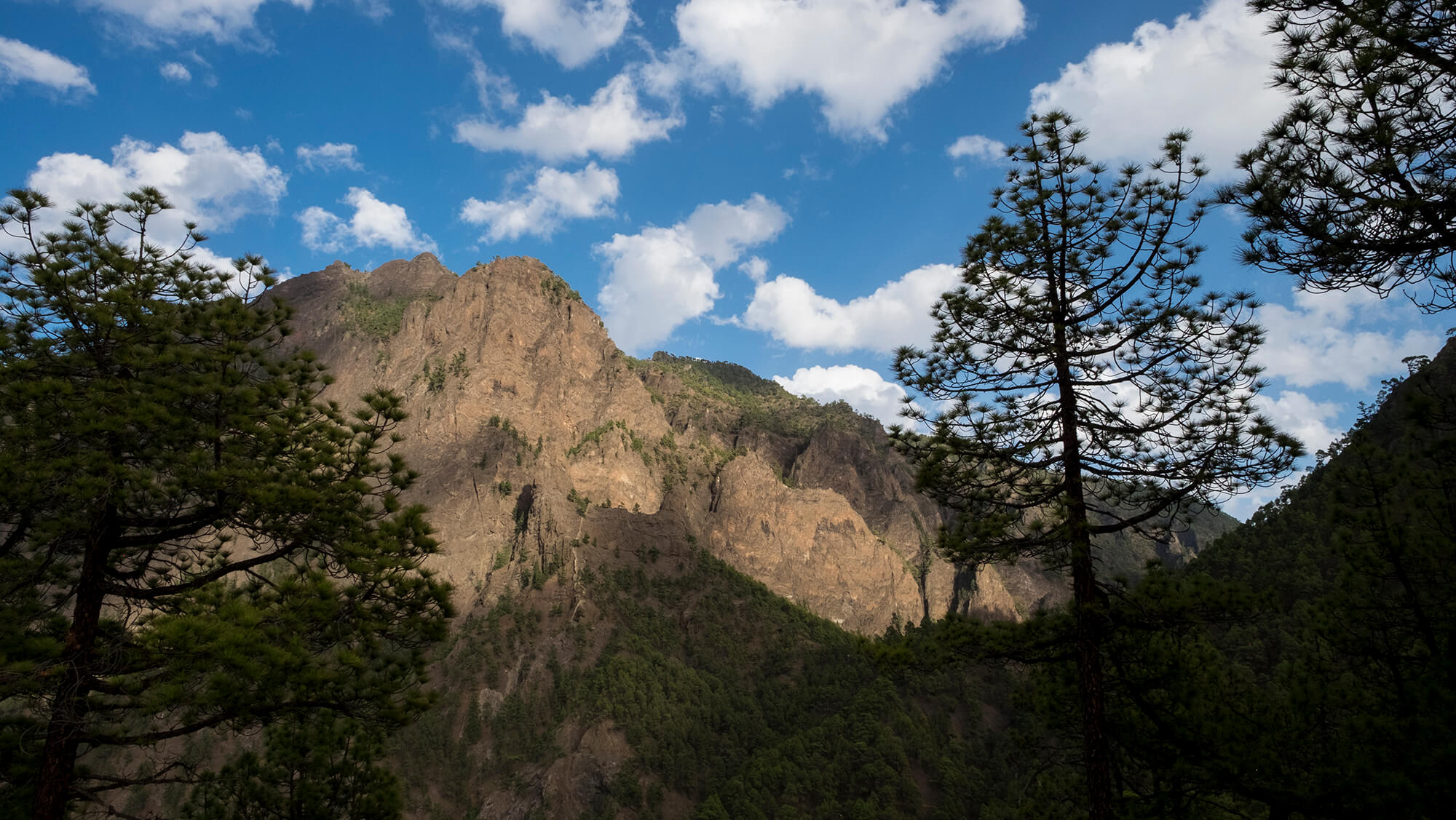 Caldera del volcán Taburiente en La Palma - TrotandoMundos