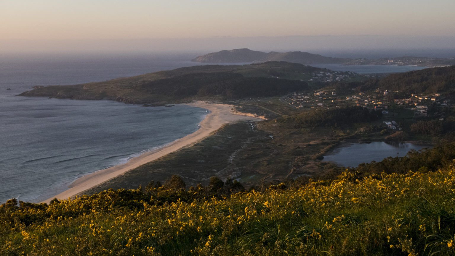 15 playas salvajes en Ferrol: la costa desconocida de Galicia ...