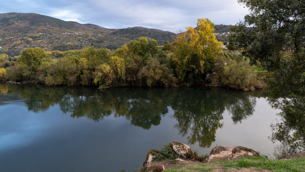 Comarca de Valdeorras: viñedos entre montañas, joyas romanas, parques ...