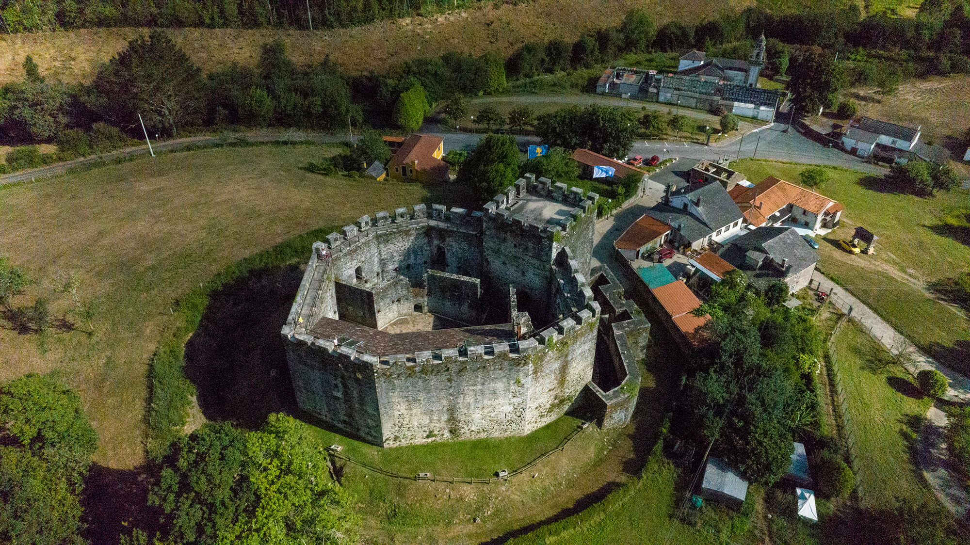 15 castillos increíbles en Galicia: viaje al pasado - TrotandoMundos
