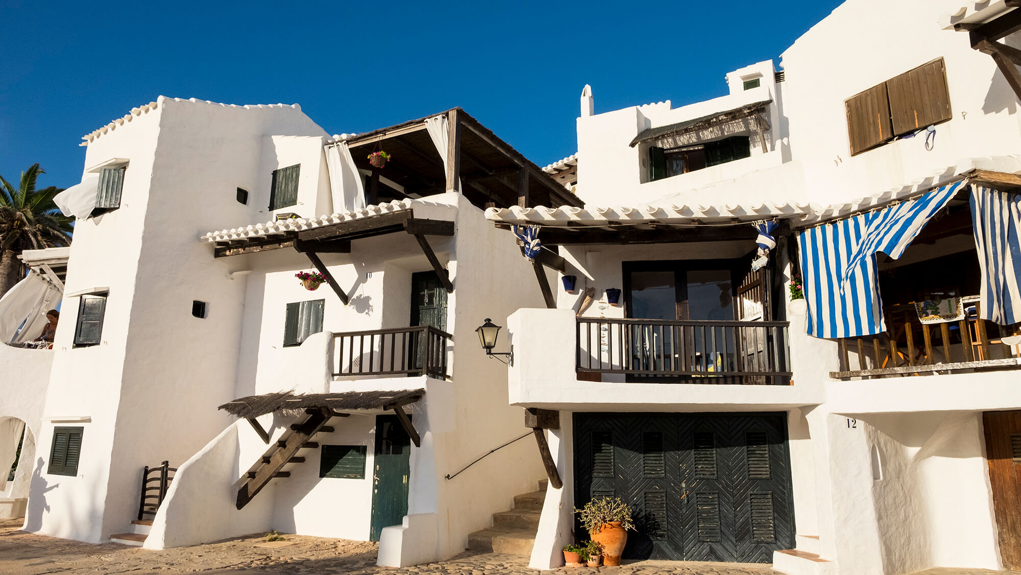 Binibeca: el pueblo más bonito de Menorca - TrotandoMundos